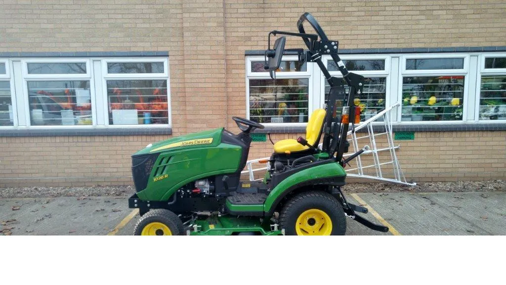 Tractor Mic John Deere 1026R + 54" de vanzare 259577 UTILBEN